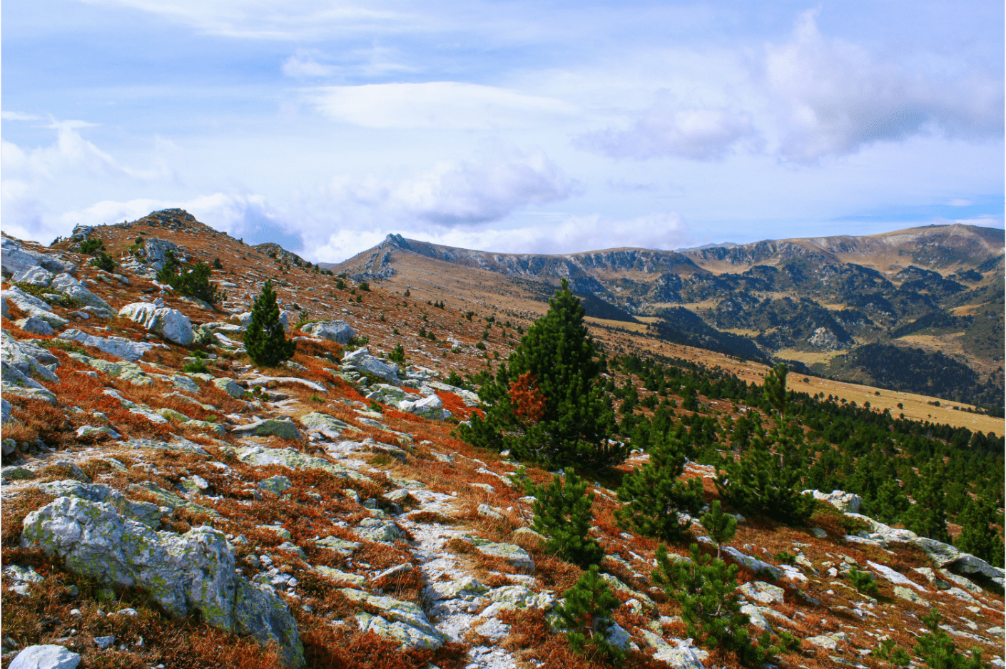 Trek Pyrénées : découvrez les plus beaux GR® et itinéraires de nos ...